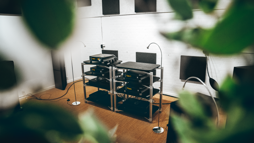 Audio Group Denmark visit 'HiFi Pig' | Audio Group DenmarkAudio Group ...